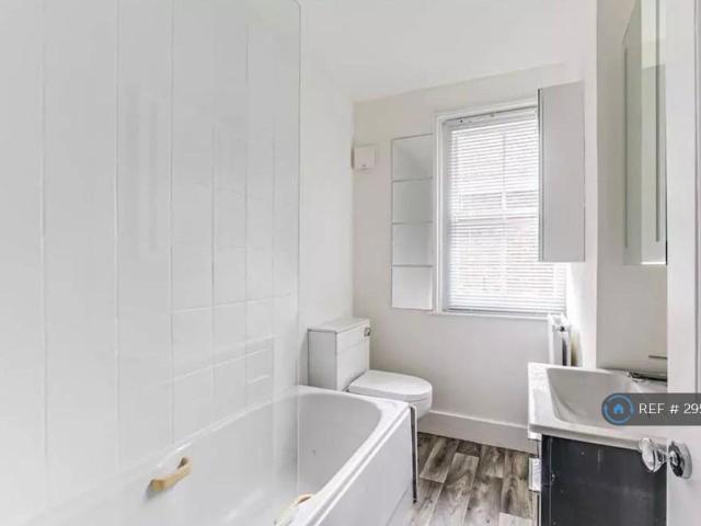London Rd, Westerham, TN16 1 bed flat to rent £1,150 pcm £265 pw
