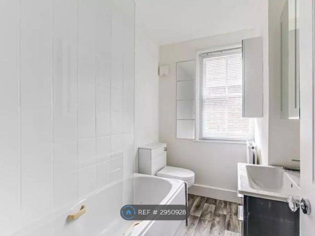 London Rd, Westerham TN16, 1 bed flat to rent, £1,150 pcm | PrimeLocation
