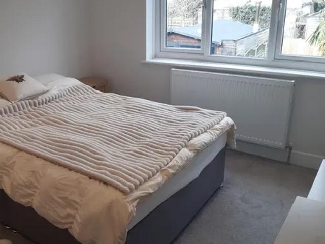 London, West Barnes, ENGLAND, GB | Room for rent #157472098 | Rentberry