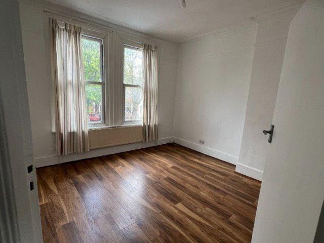 London, Tulse Hill SW2 1 bed apartment to rent £1,600 pcm £369 pw