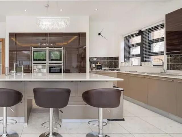 London, TW11 8UB, United Kingdom | 5 bed house for rent #167373331 | Rentberry