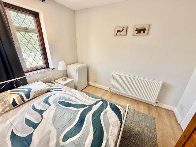 London UB5, Room to rent, £737 pcm | PrimeLocation