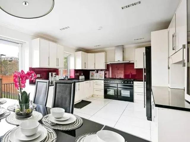 London, UB6 0LD, United Kingdom | 4 bed house for rent #161198333 | Rentberry