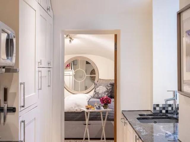 London Victoria station, Buckingham Palace Road, London, SW1V 1JU, United Kingdom | 2 bed townhouse for rent #96896676 | Rentberry