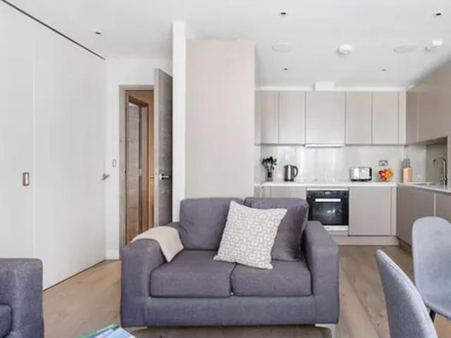 London Victoria station, Buckingham Palace Road, London, SW1V 1JU, United Kingdom | 3 bed apartment for rent #113990887 | Rentberry