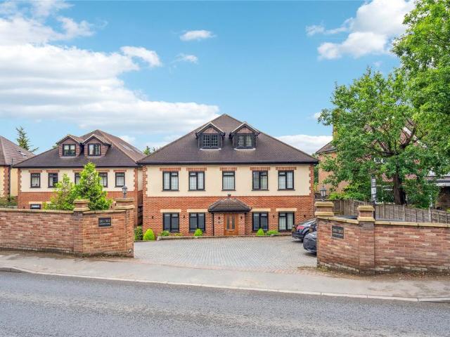London View, 211 213 Swakeleys Road. 3 bed penthouse to rent £3,100 pcm £715 pw
