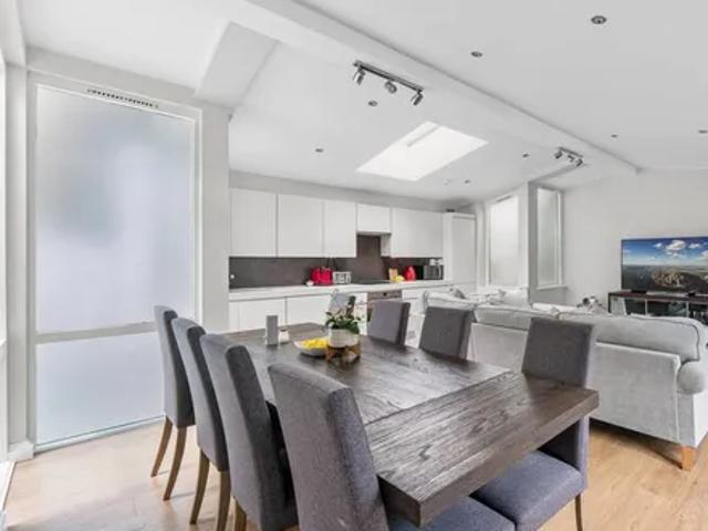 London, W11 4SY, United Kingdom | 3 bed house for rent #100231425 | Rentberry