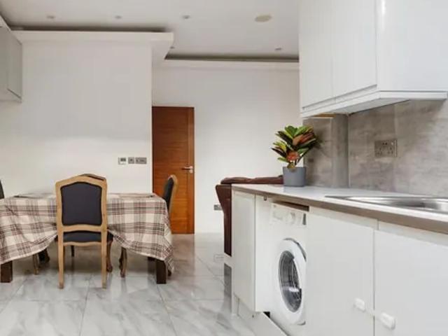 London, W12 7ES, United Kingdom | 5 bed house for rent #160313262 | Rentberry