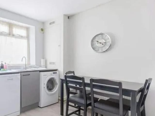 London, W12 8EG, United Kingdom | 3 bed apartment for rent #160289144 | Rentberry