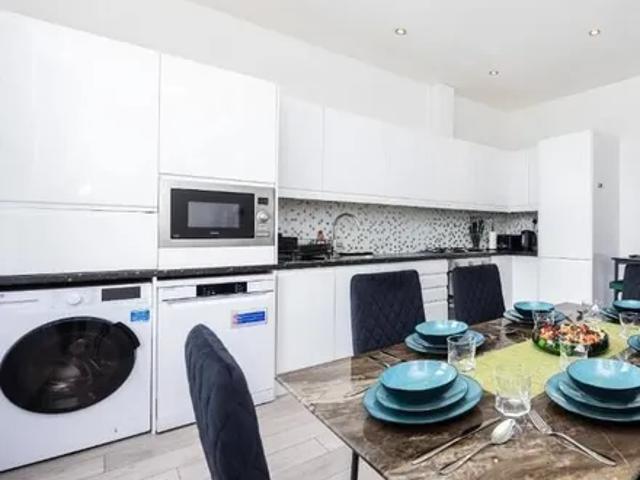 London, W12 8NU, United Kingdom | 3 bed apartment for rent #165050502 | Rentberry