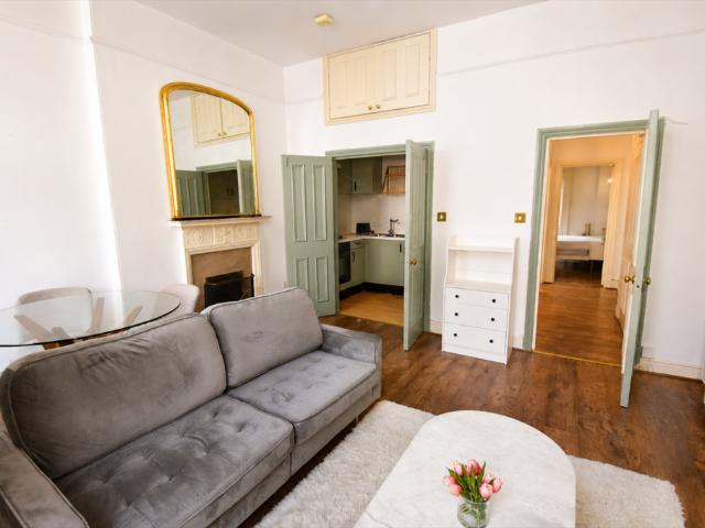 London W1U 1 bed flat to rent £3,000 pcm £692 pw