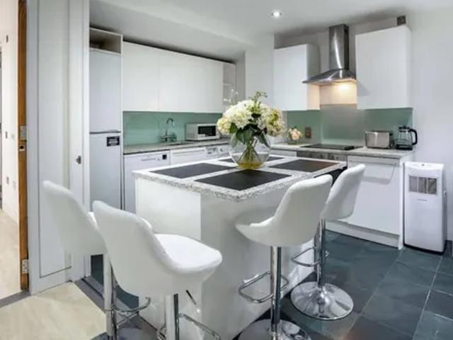 London, W1C 2AR, United Kingdom | 3 bed apartment for rent #167310455 | Rentberry