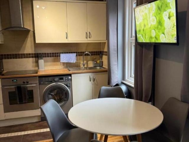 London, W2 2 bed flat to rent £3,000 pcm £692 pw