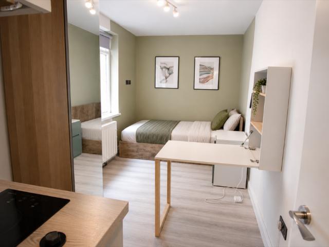 London W2 Studio to rent £1,650 pcm £381 pw