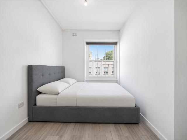 London W2 Studio to rent £1,750 pcm £404 pw