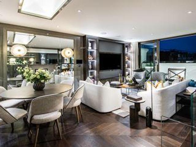 London, W8 3 bed flat to rent £17,983 pcm £4,150 pw