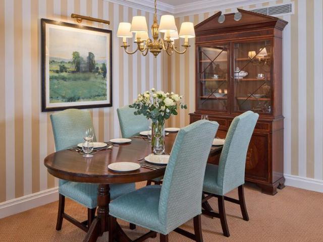 London W8 2 bed apartment to rent £15,167 pcm £3,500 pw