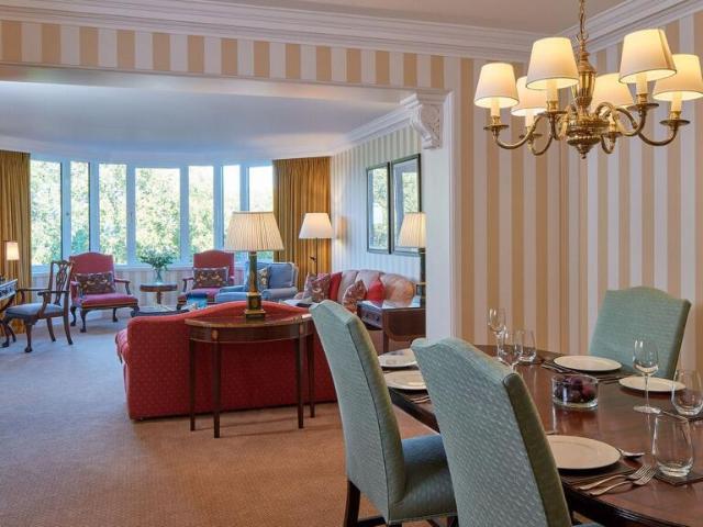 London W8 2 bed flat to rent £25,480 pcm £5,880 pw