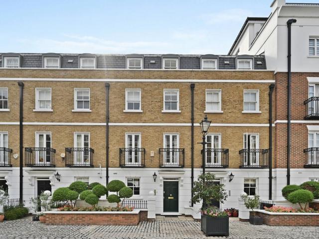 London W8 4 bed terraced house to rent £8,000 pcm £1,846 pw