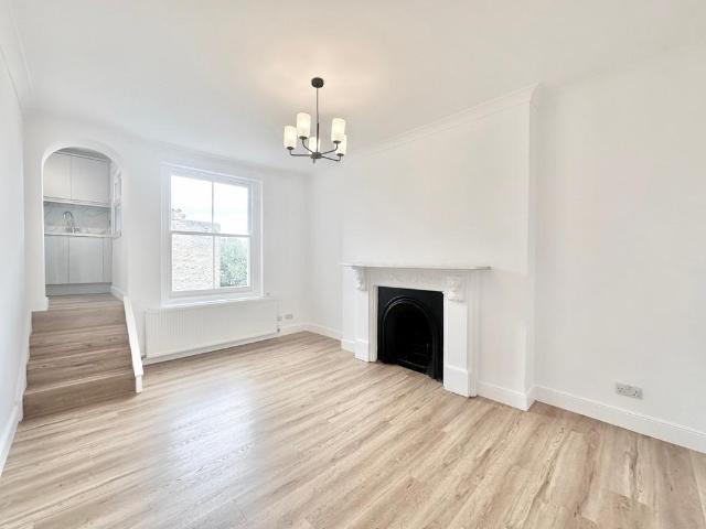 London W9 2 bed flat to rent £2,900 pcm £669 pw