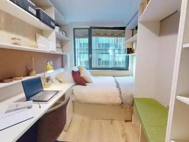 Londonist IQ Paris Gardens Silver 2 Bed Apartment Plus