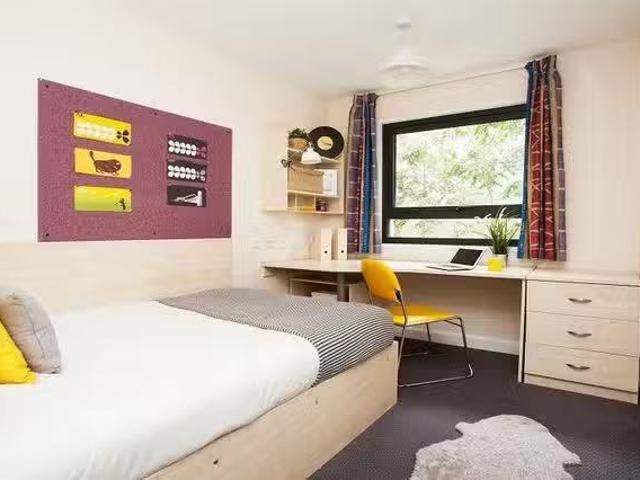 Londonist Station Court Residence En Suite Bedroom