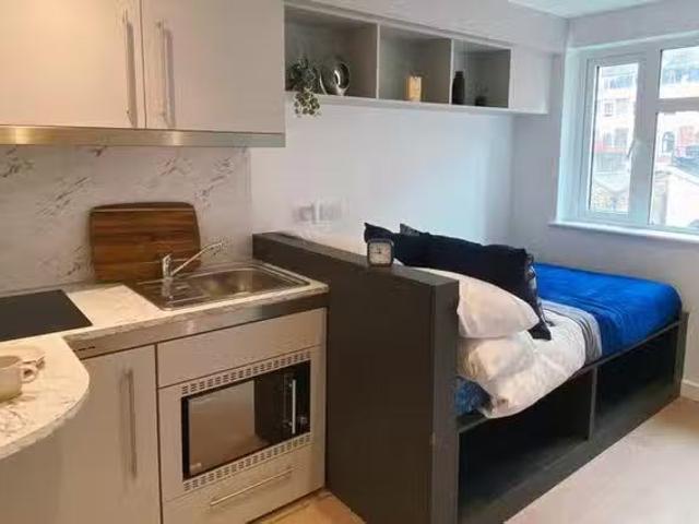 Londonist Paddington Citi View Bronze Studio
