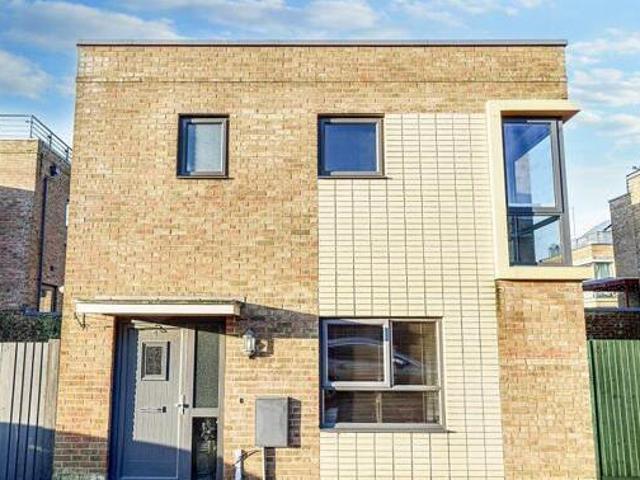 Lone Eagle Close, Thornhill, 2 Bedroom Semi detached
