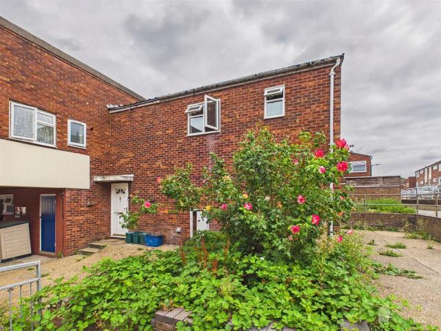 Long Banks, Harlow CM18, 3 bed terraced house to rent, £1,700 pcm | PrimeLocation