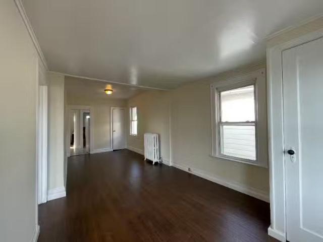 LONG BEACH, 3 Bed/1 Bath Upper W Deck 246 E Chester St #UPPER