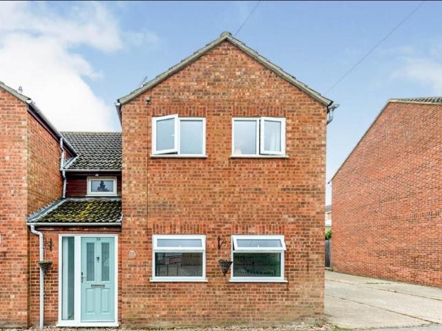 Long Close Station Road, Henlow SG16 2 bed semi detached house to rent £1,195 pcm £276 pw