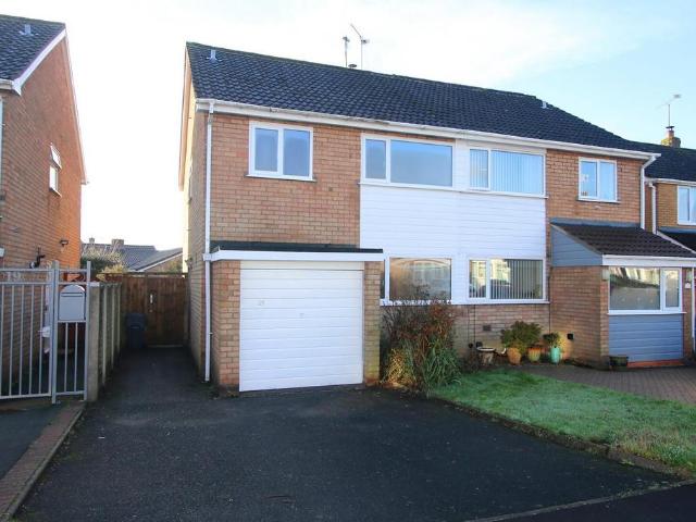 Long Compton Drive, Hagley, Stourbridge 3 bed semi detached house to rent £1,295 pcm £299 pw
