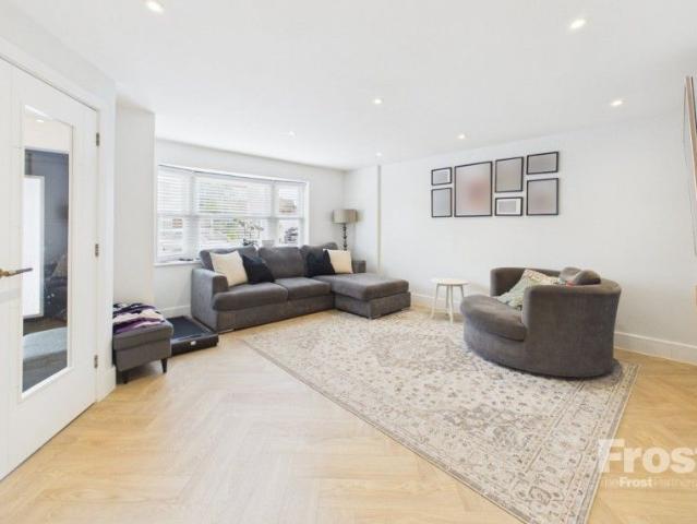 Long Drive, Burnham, Slough,SL1