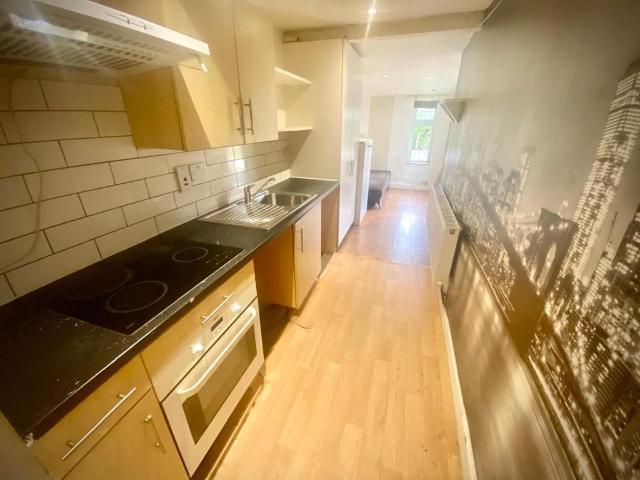 Long Drive, Greenford 4 bed semi detached house to rent £2,600 pcm £600 pw