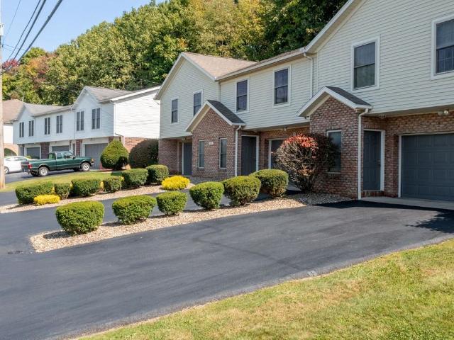 Long Drive Villas 2 Bedroom Apartment for Rent at 3919 Long Dr, Norton, OH 44203