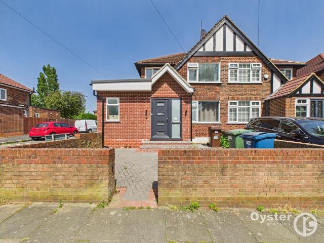 Long Elmes, Harrow, HA3 4 bed semi detached house to rent £2,800 pcm £646 pw