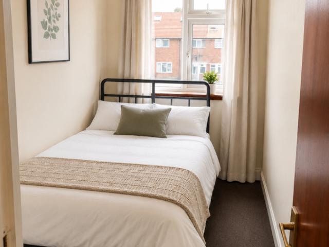 Long Elmes, Harrow HA3, Room to rent, £650 pcm | PrimeLocation