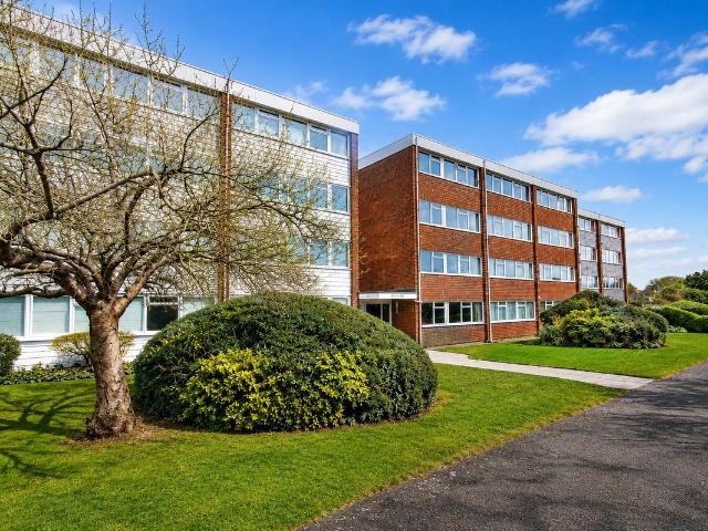Long Green, Chigwell IG7, 2 bed flat to rent, £1,850 pcm | PrimeLocation