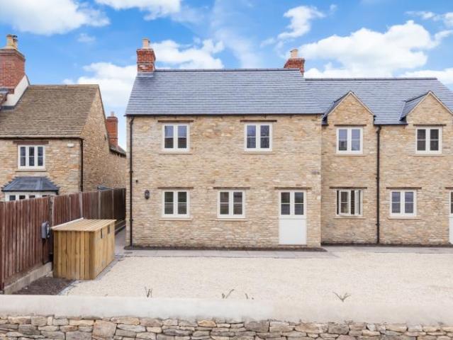 Long Hanborough 4 bed semi detached house to rent £3,000 pcm £692 pw