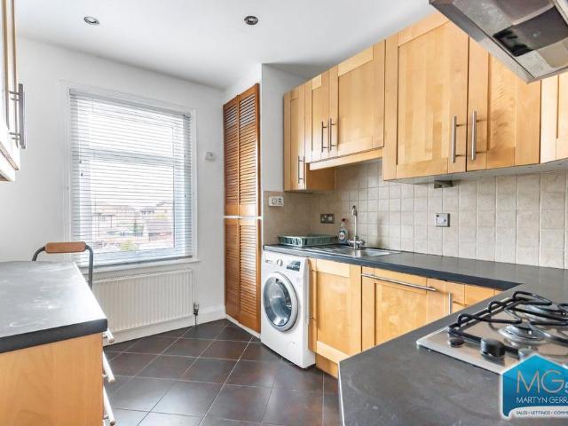 Long Lane, East Finchley, London, N2 1 bed apartment to rent £1,650 pcm £381 pw