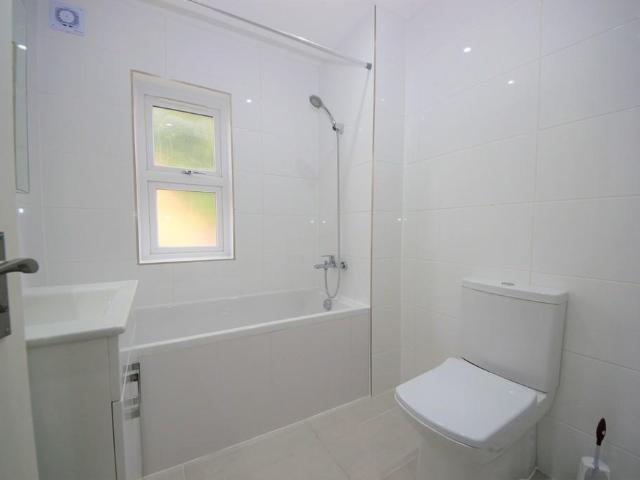 Long Lane, Finchley 2 bed apartment to rent £1,900 pcm £438 pw