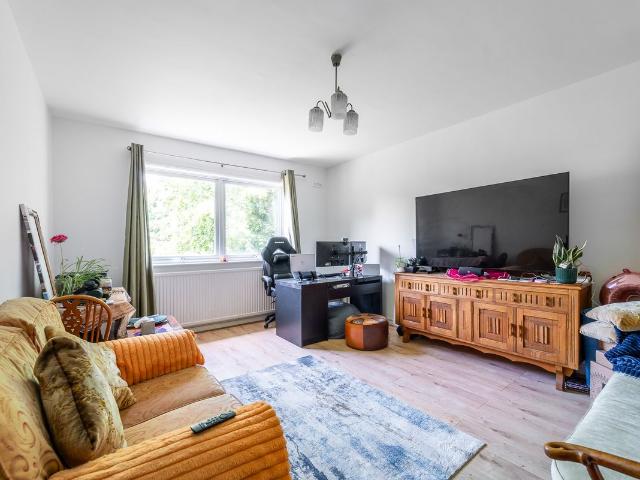 Long Lane, Finchley, London N3, 2 bed flat to rent, £1,850 pcm | PrimeLocation
