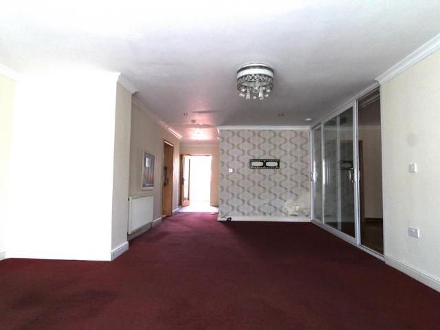 Long Lane, Hillingdon UB10 5 bed detached house to rent £3,400 pcm £785 pw