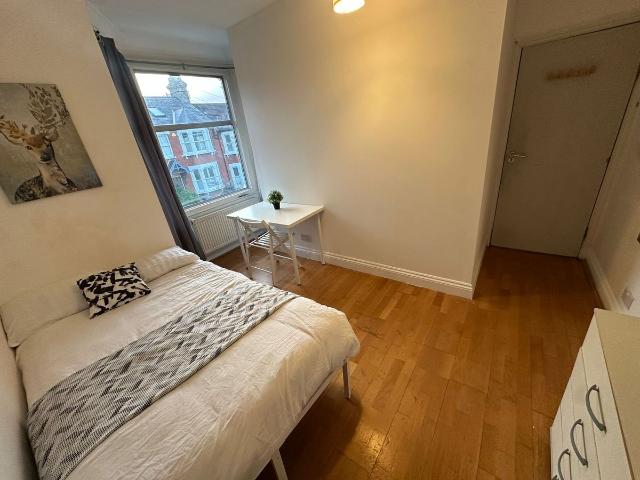 Long Lane, London N2, Room to rent, £780 pcm | PrimeLocation