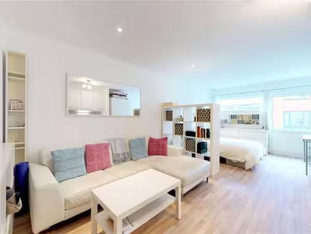 Long Lane, London, SE1 4NN