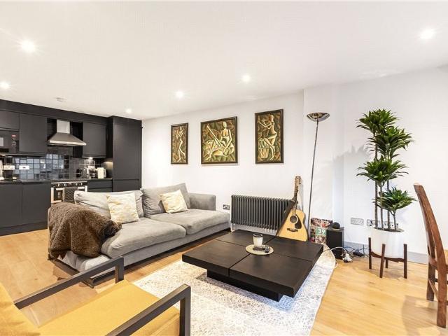 Long Lane, London, SE1 4PR