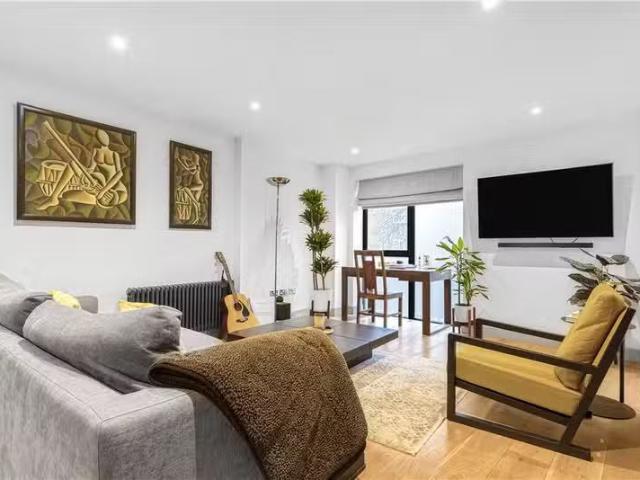 Long Lane, London, SE1 4PR