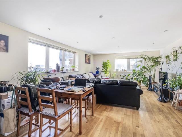 Long Lane, London, SE1 2 bed apartment to rent £3,000 pcm £692 pw