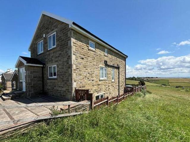 Long Lane, Queensbury, 4 Bedroom Detached