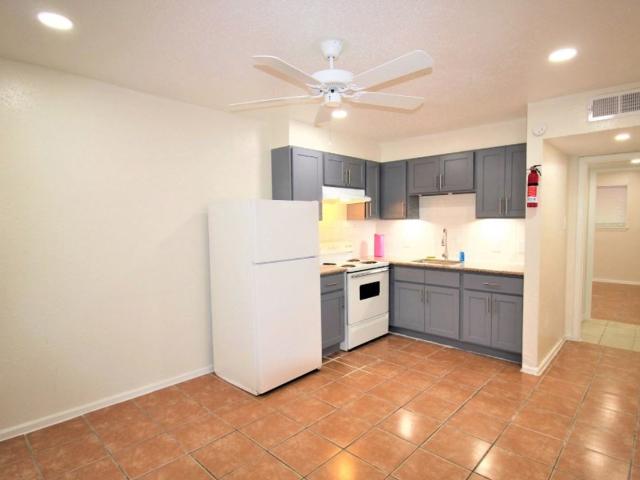 Long Point Plaza Apartments 2 Bedroom Apartment for Rent at 1742 Woodvine Dr, Houston, TX 77055 Spring Branch East